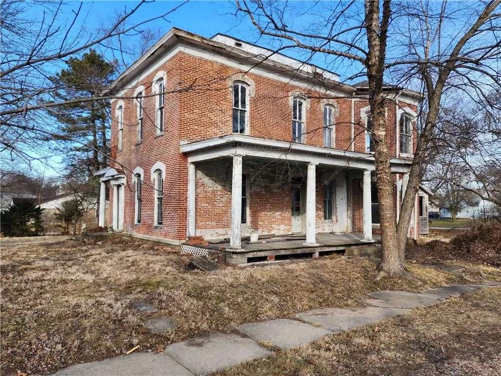 1868 Italianate in Sullivan, IL - Old House Dreams