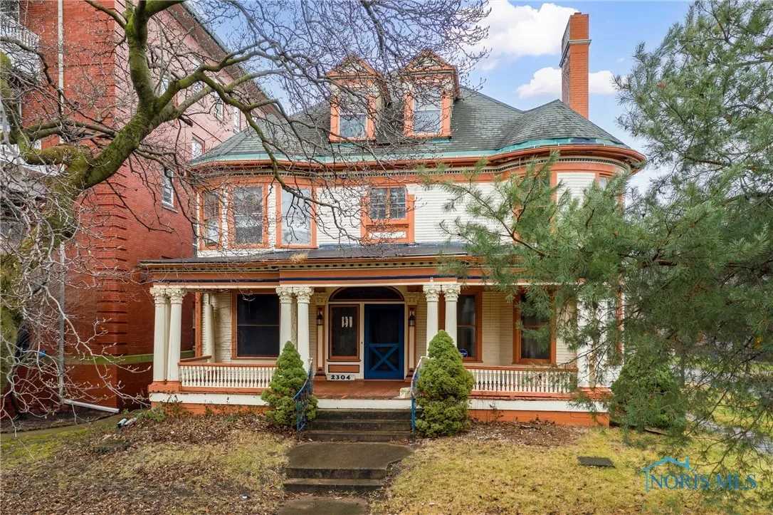 1902 Colonial Revival in Toledo, OH - Old House Dreams