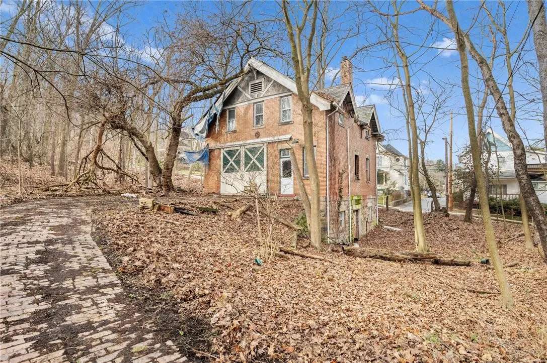 1888 in Coraopolis, PA - Old House Dreams