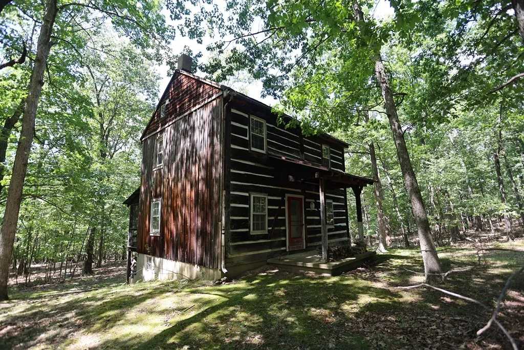 c. 1834 Log Cabin in Hesston, PA - Old House Dreams