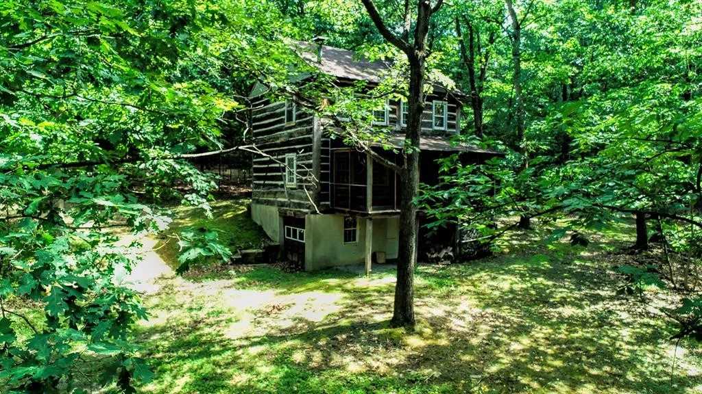 c. 1834 Log Cabin in Hesston, PA - Old House Dreams