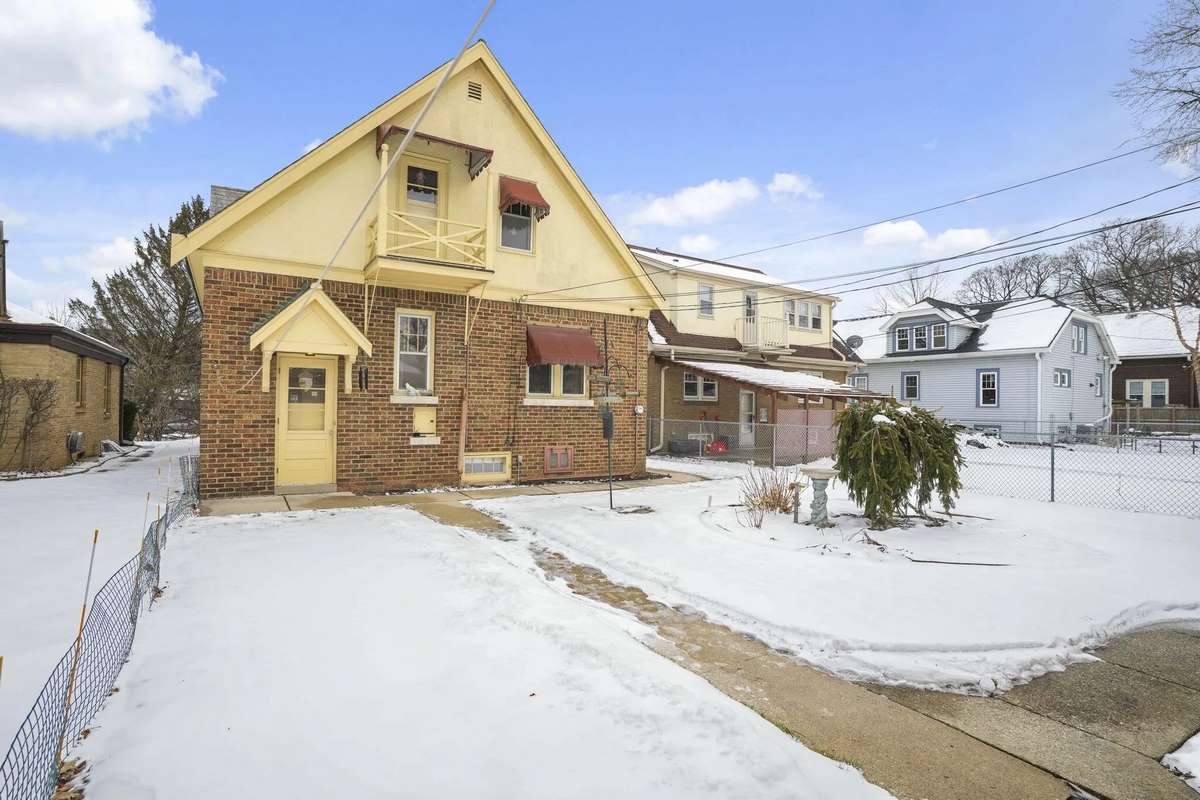 1929 Tudor Revival in Racine, WI - Old House Dreams