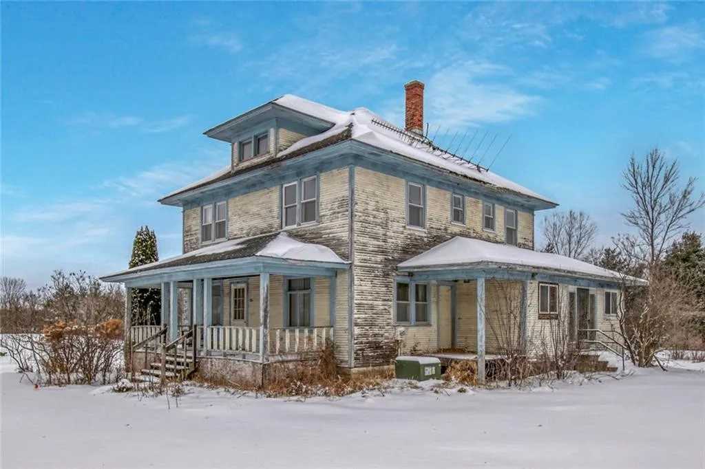 c. 1920 in Mondovi, WI - Old House Dreams