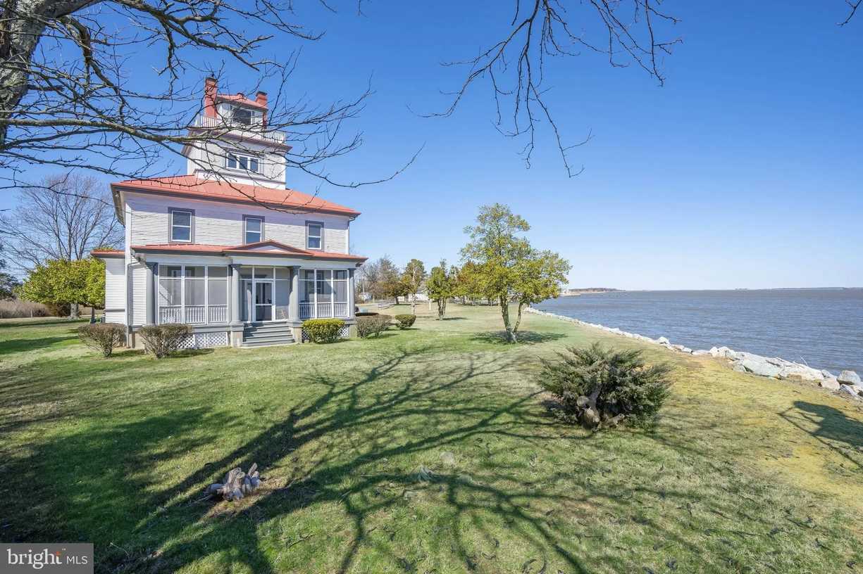 c. 1905 Lighthouse in Middletown, DE - Old House Dreams