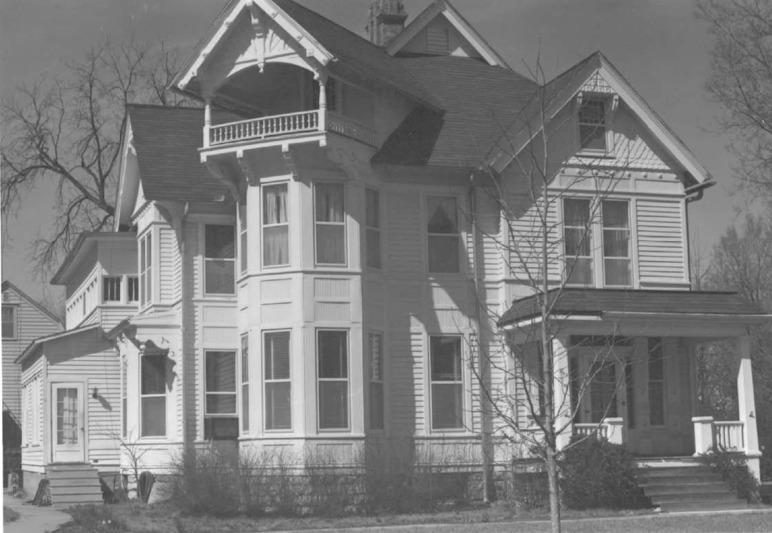1887 Queen Anne in Topeka, KS - Old House Dreams
