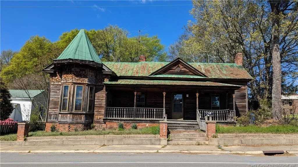 c. 1880 Folk Victorian in Carthage, NC - Old House Dreams