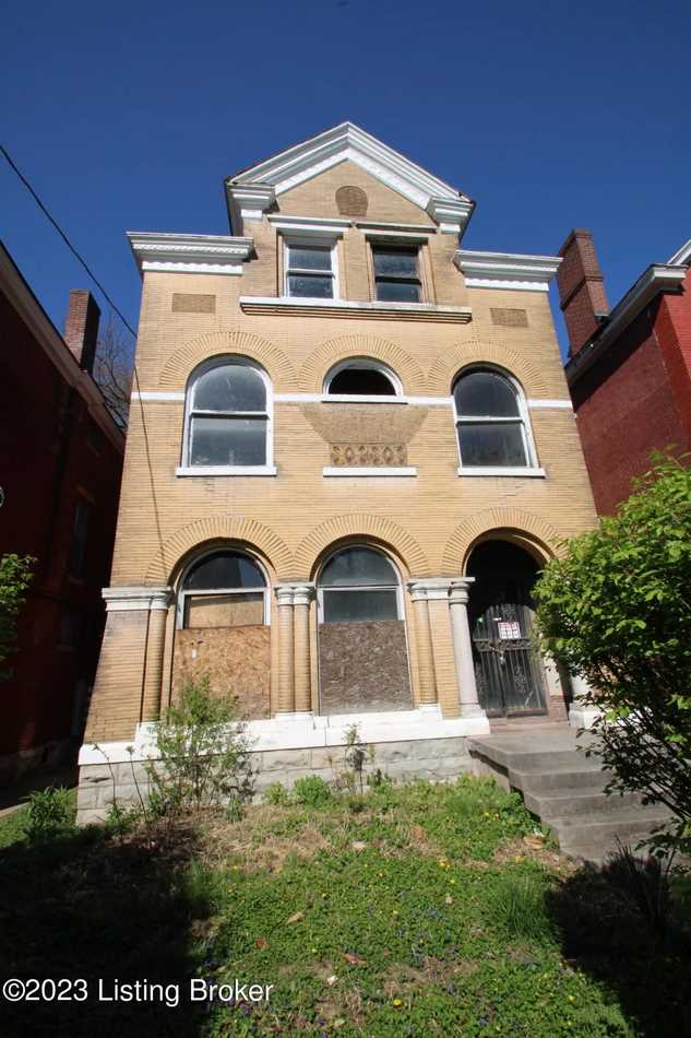 Romanesque houses for sale. - Old House Dreams