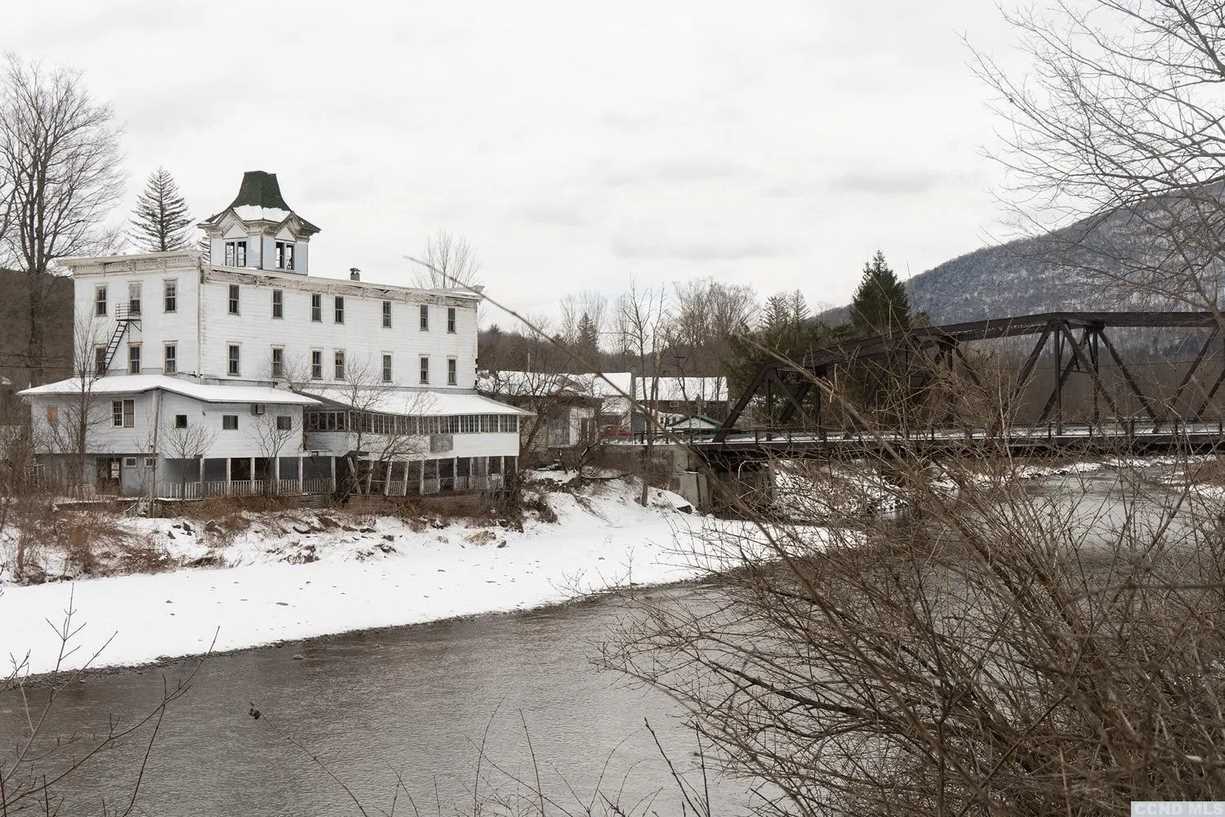 1888 Hotel in Lexington, NY - Old House Dreams
