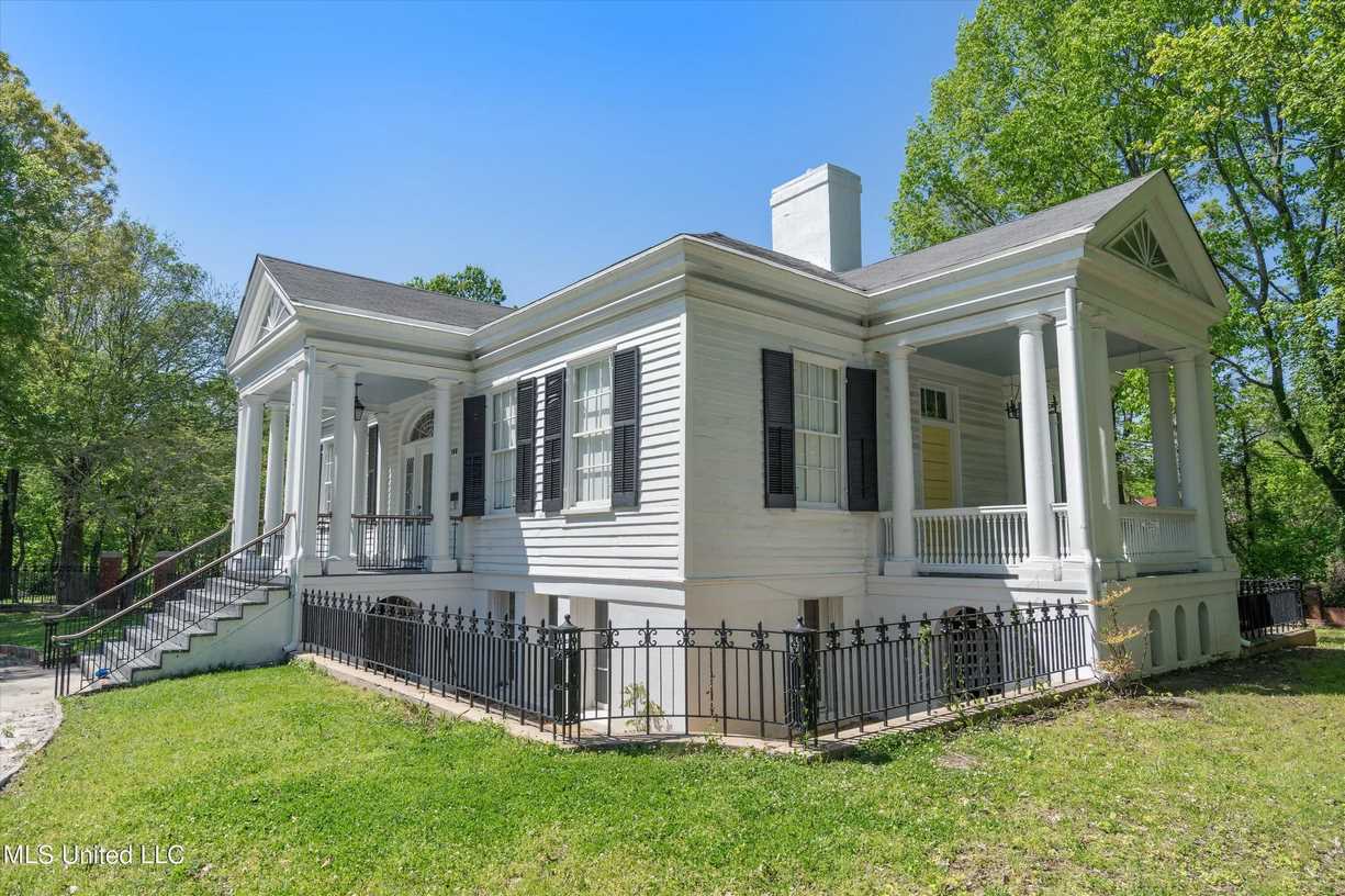 c. 1837/1902 in Holly Springs, MS - Old House Dreams
