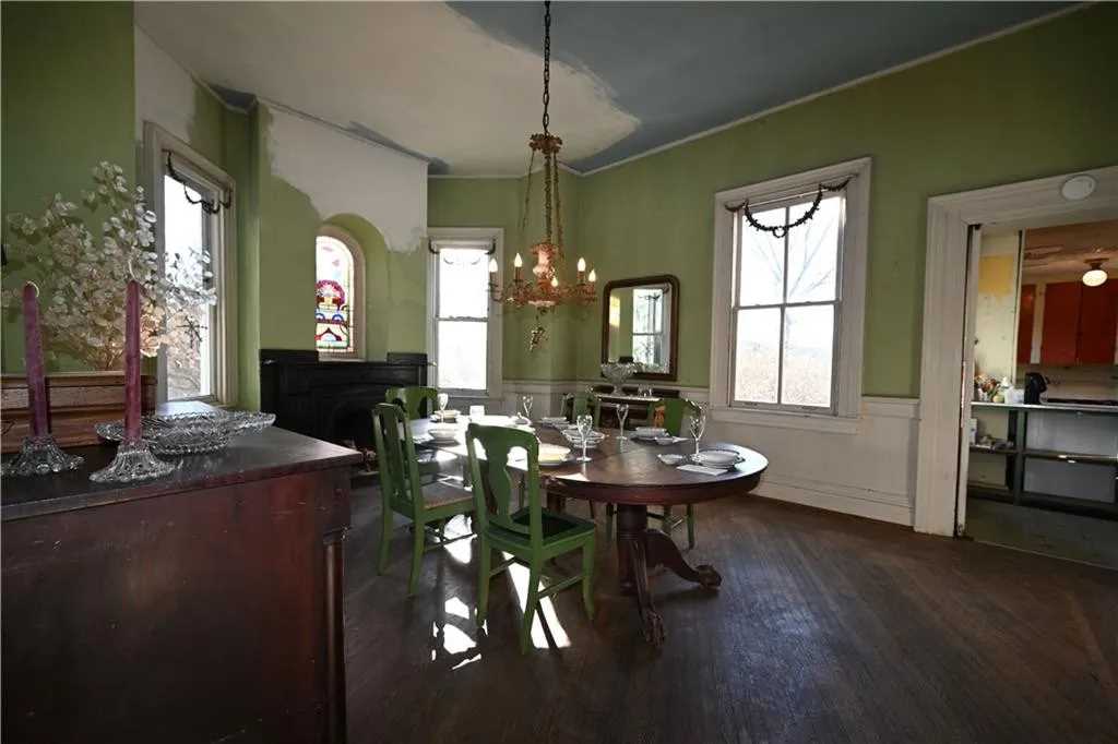 1862 in Pittsburgh, PA - Old House Dreams