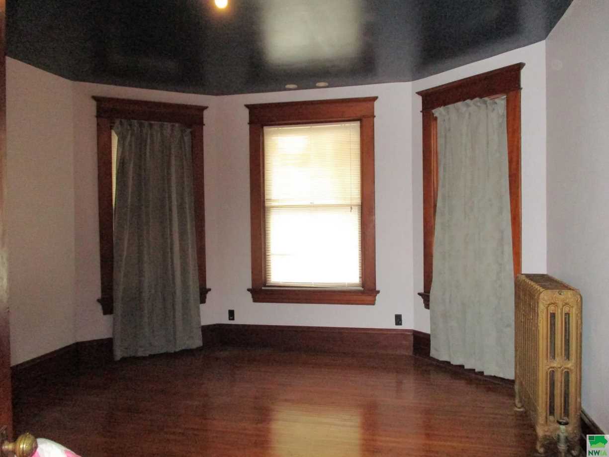1901 Queen Anne in Cherokee, IA (George F. Barber) - Old House Dreams