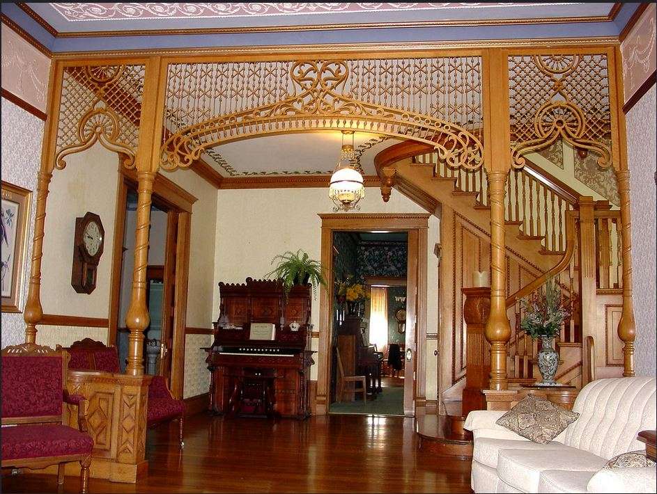 1901 Queen Anne in Cherokee, IA (George F. Barber) - Old House Dreams