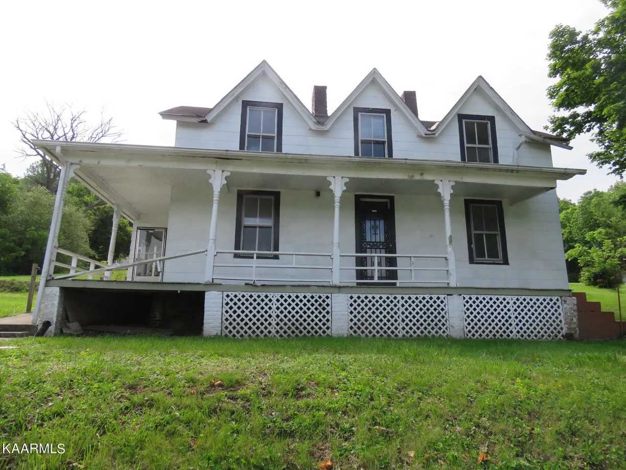 c. 1900 in Oliver Springs, TN - Old House Dreams