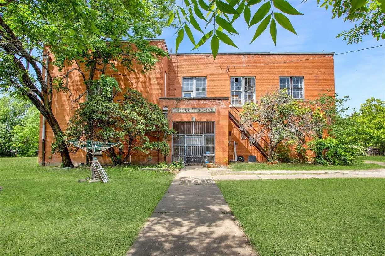 1912 School in Sherman, TX - Old House Dreams