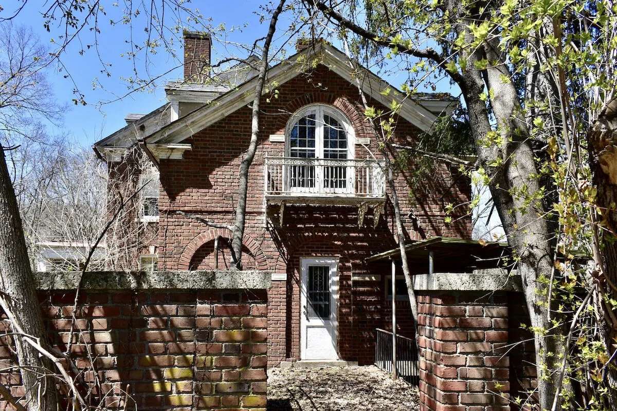 1912 Colonial Revival in Wilton, MN - Old House Dreams
