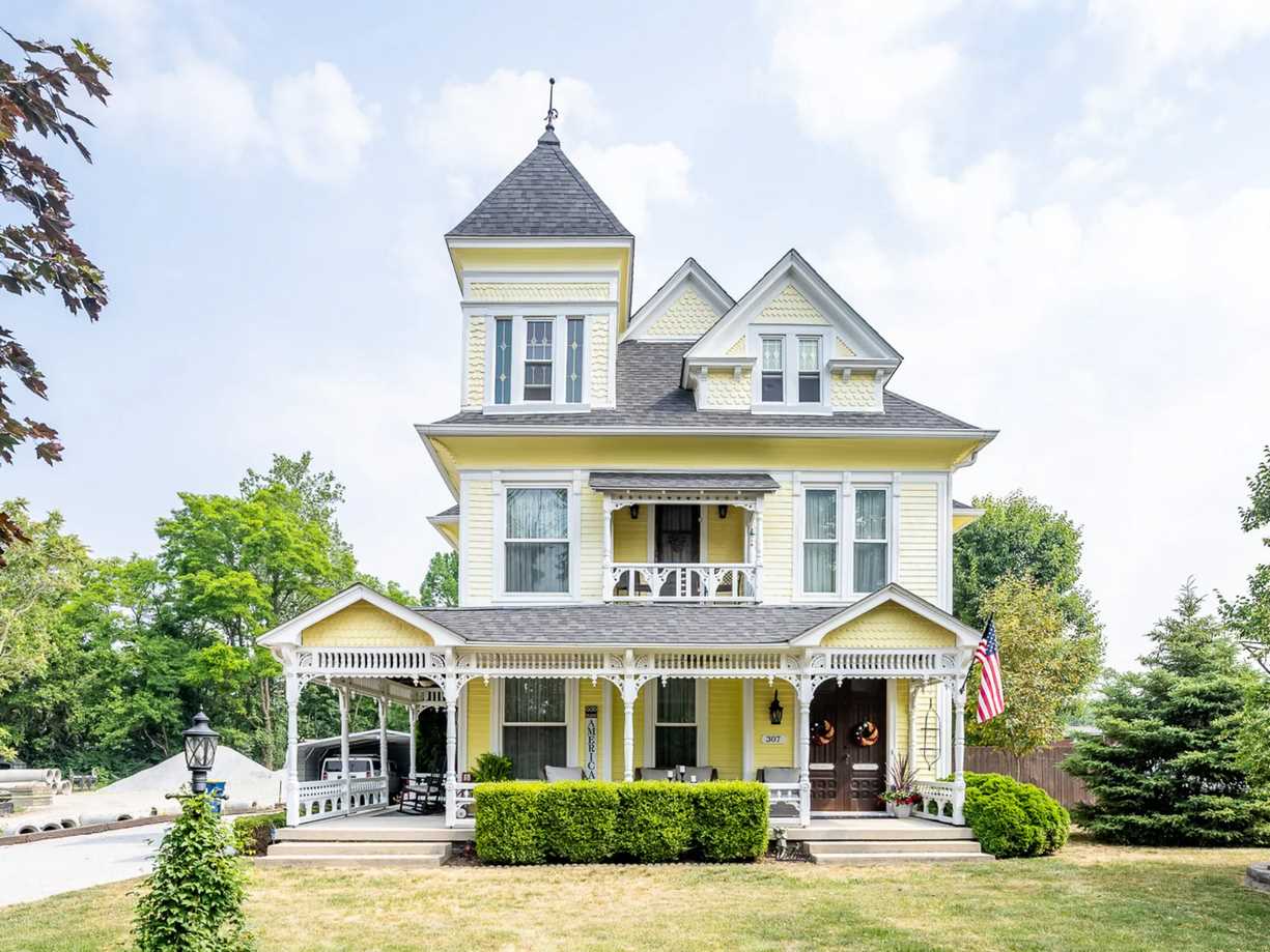 Queen Anne in Greencastle, IN - Old House Dreams