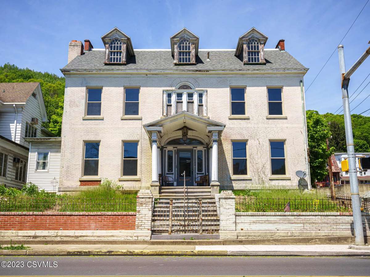 1914 Colonial Revival in Shamokin, PA - Old House Dreams
