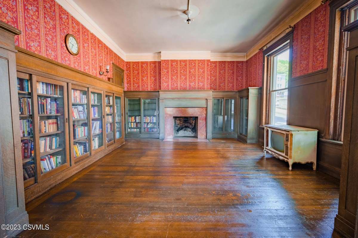 1914 Colonial Revival in Shamokin, PA - Old House Dreams