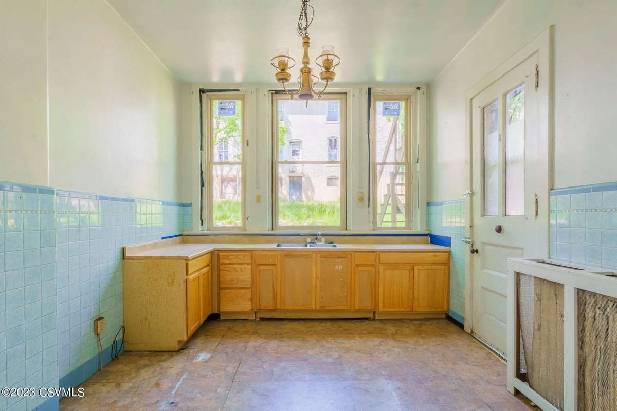 1914 Colonial Revival in Shamokin, PA - Old House Dreams