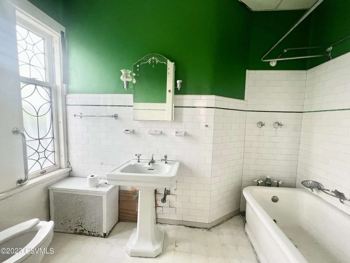 1914 Colonial Revival in Shamokin, PA - Old House Dreams