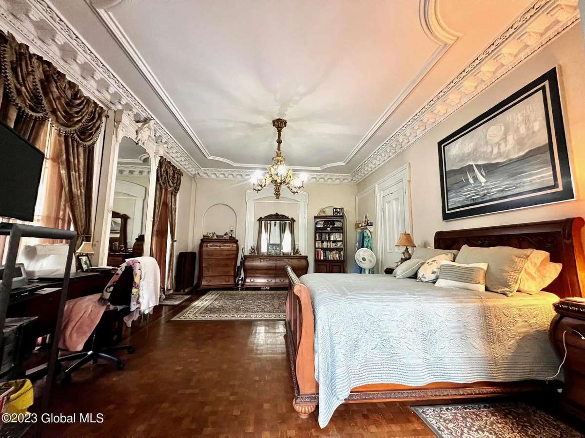 c. 1850 in Castleton, NY - Old House Dreams