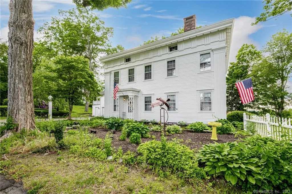 c. 1825 Greek Revival in Plymouth, CT - Old House Dreams