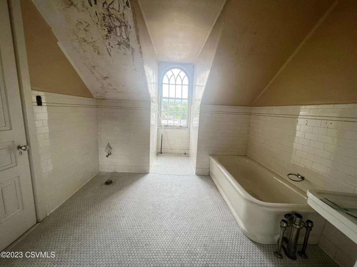 1914 Colonial Revival in Shamokin, PA - Old House Dreams