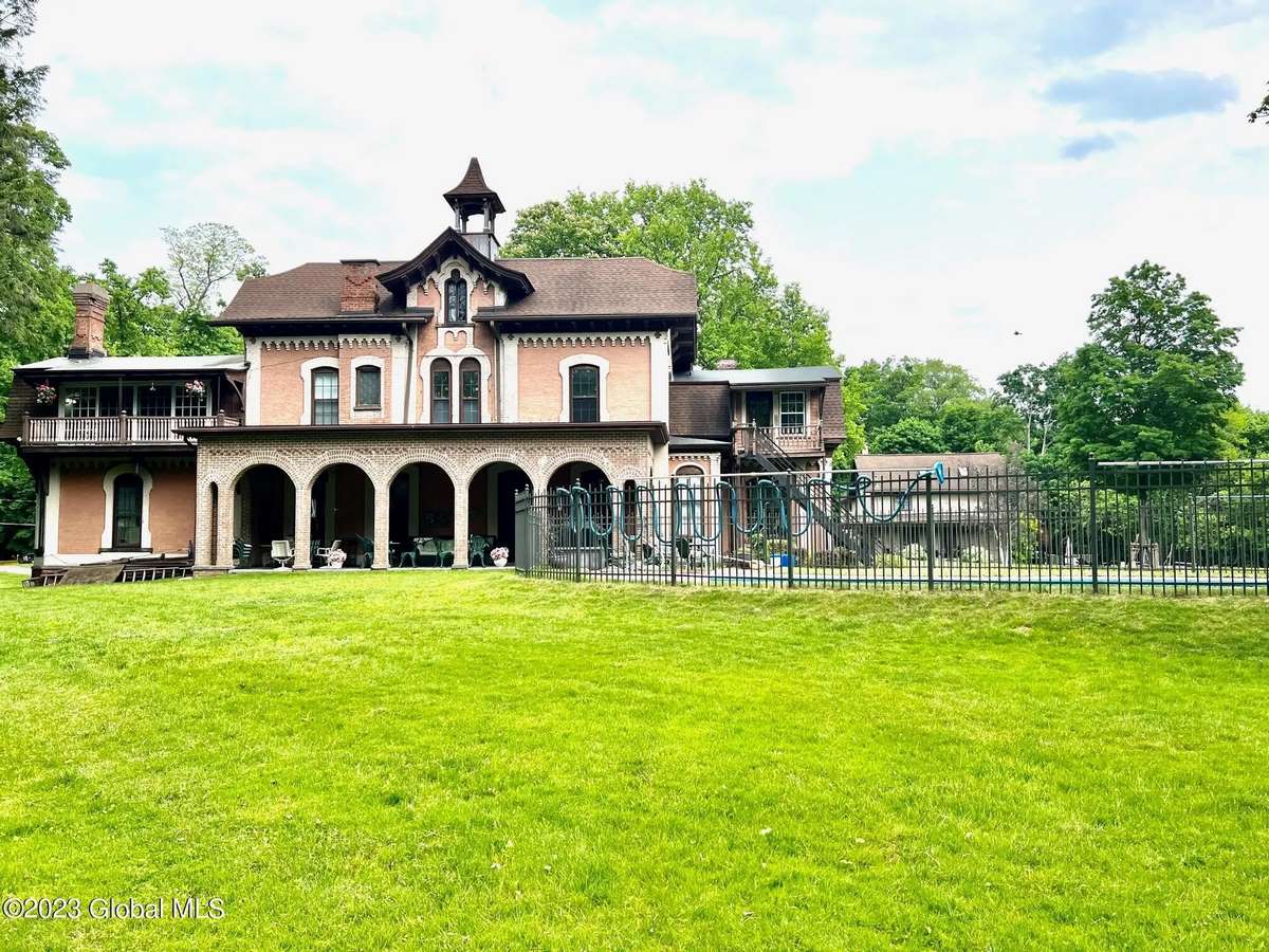 c. 1850 in Castleton, NY - Old House Dreams