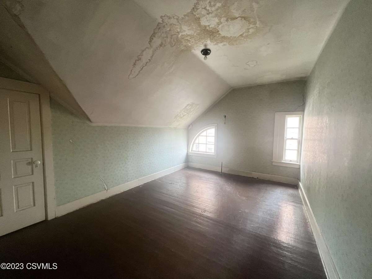 1914 Colonial Revival in Shamokin, PA - Old House Dreams