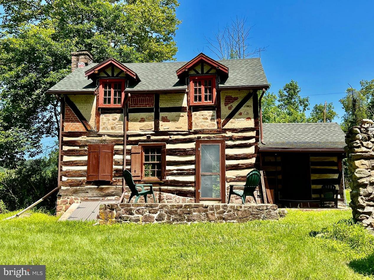 c. 1850 in Reinholds, PA - Old House Dreams
