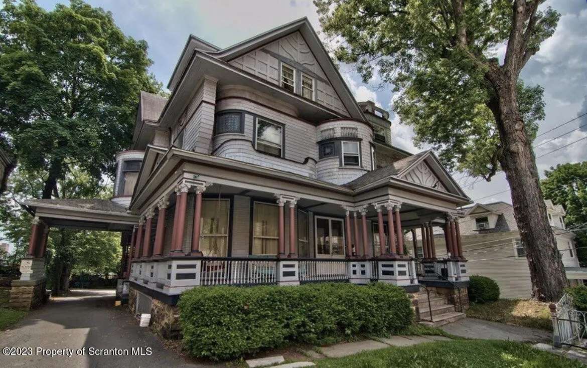 c. 1880 Queen Anne in Scranton, PA - Old House Dreams