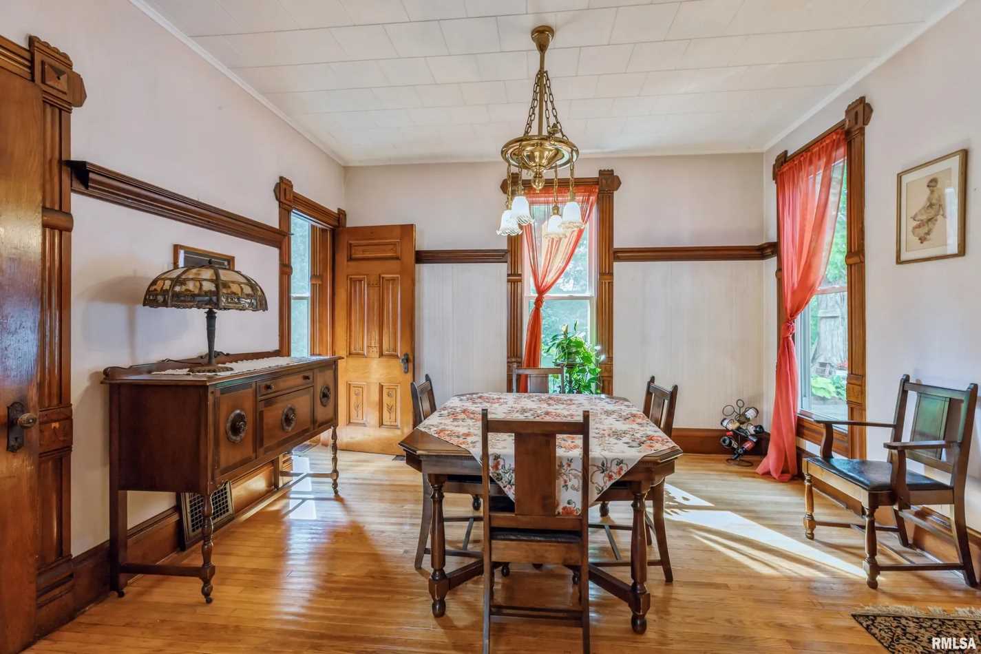 1899 in Clinton, IA - Old House Dreams