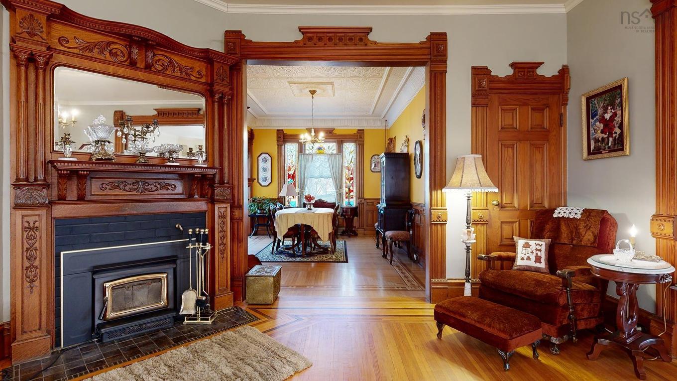 1898 Queen Anne in Digby, Nova Scotia - Old House Dreams