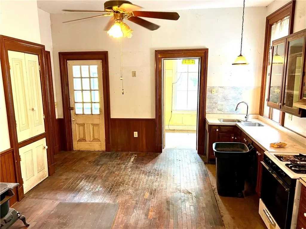 Windsor, IL - Old House Dreams