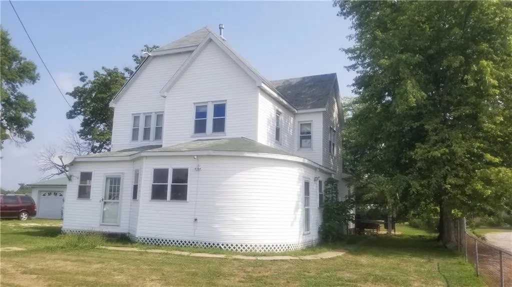 c. 1900 Queen Anne in Edgewood, IL - Old House Dreams