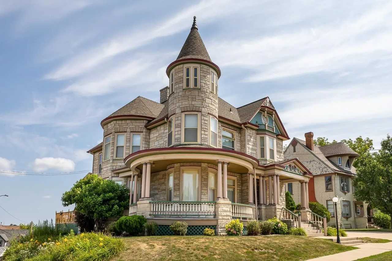 1884 Queen Anne in Dubuque, IA - Old House Dreams