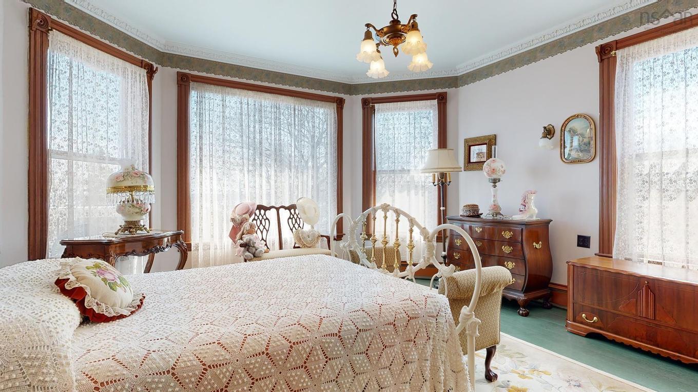 1898 Queen Anne in Digby, Nova Scotia - Old House Dreams