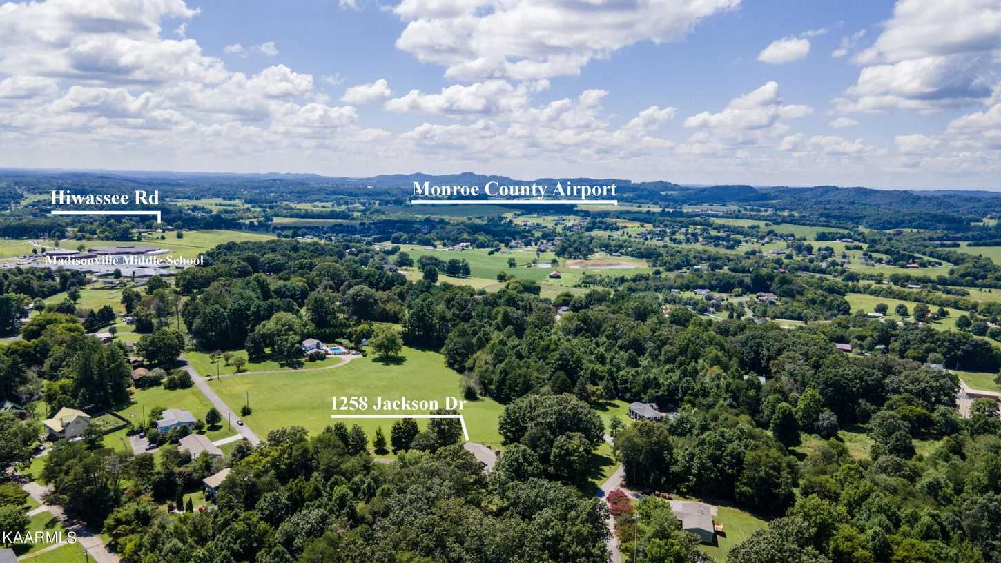 1966 Contemporary in Madisonville, TN - Old House Dreams