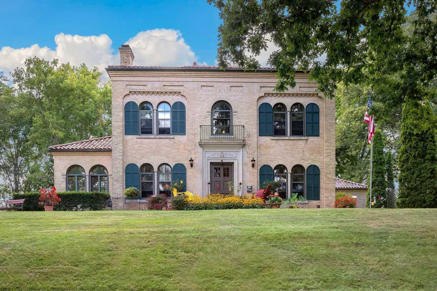 c. 1870 in Mauston, WI - Old House Dreams