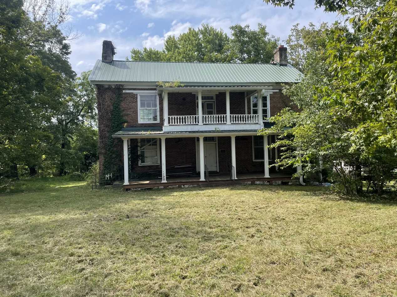 c. 1852 in Huntland, TN - Old House Dreams