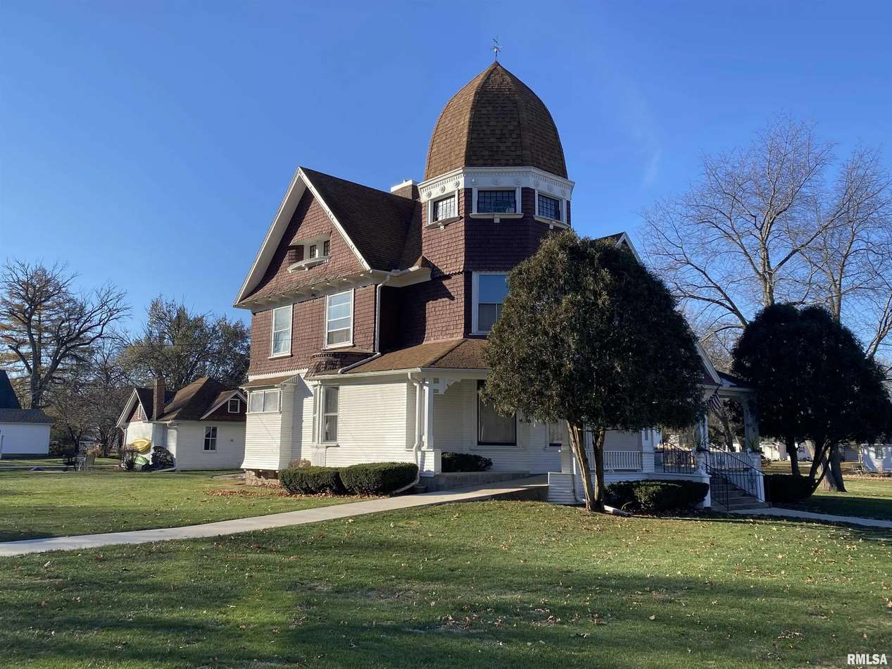 1907 in Sheffield, IL - Old House Dreams
