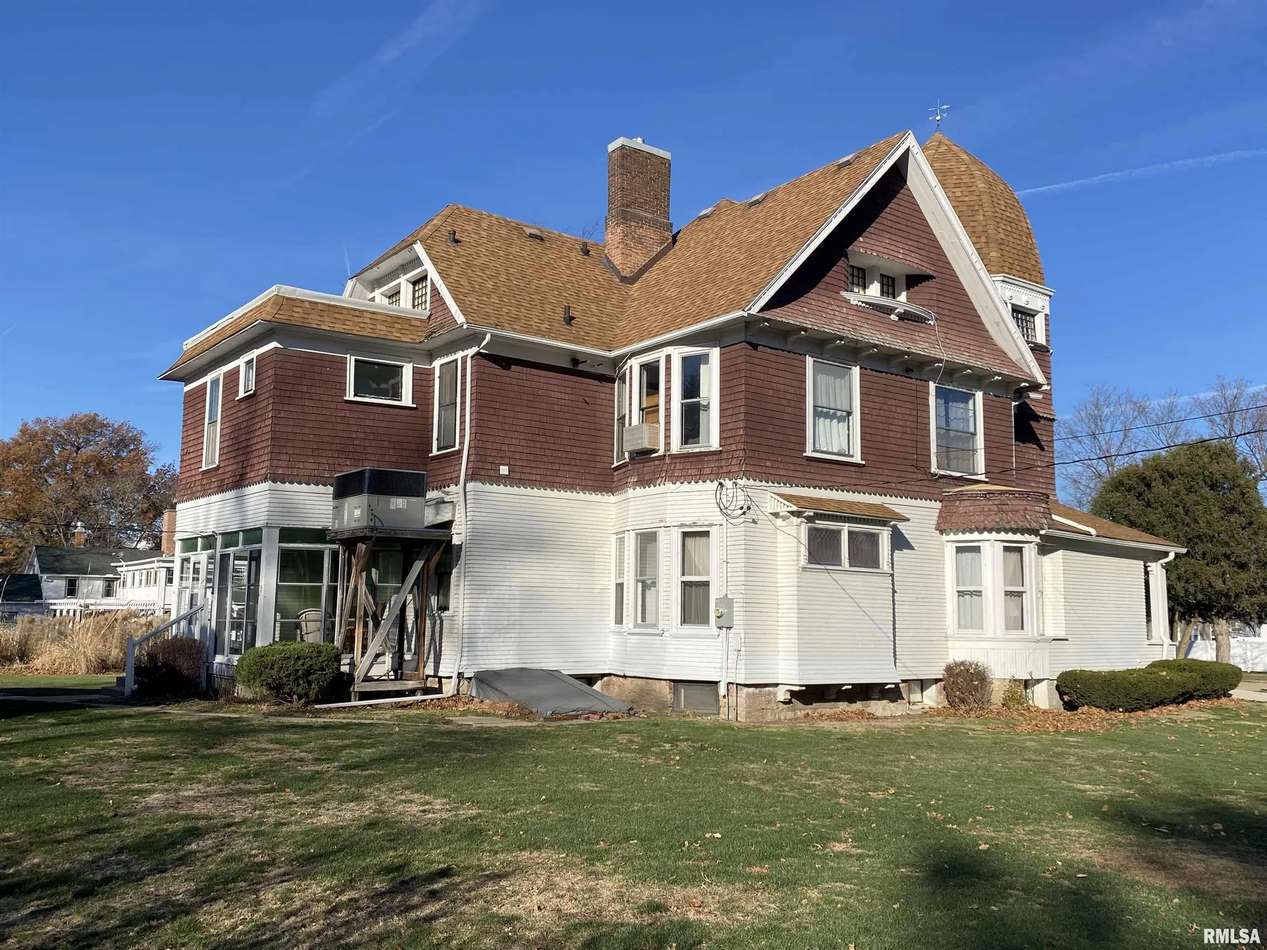 1907 in Sheffield, IL - Old House Dreams