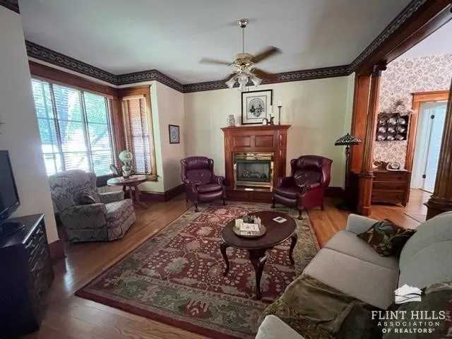 c. 1908 Queen Anne in Clay Center, KS - Old House Dreams