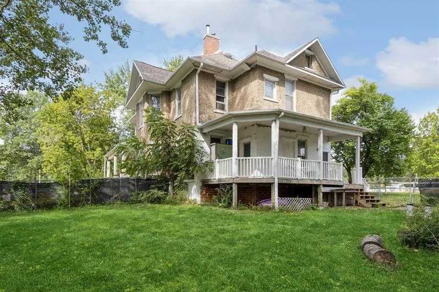 1915 in Wellman, IA - Old House Dreams