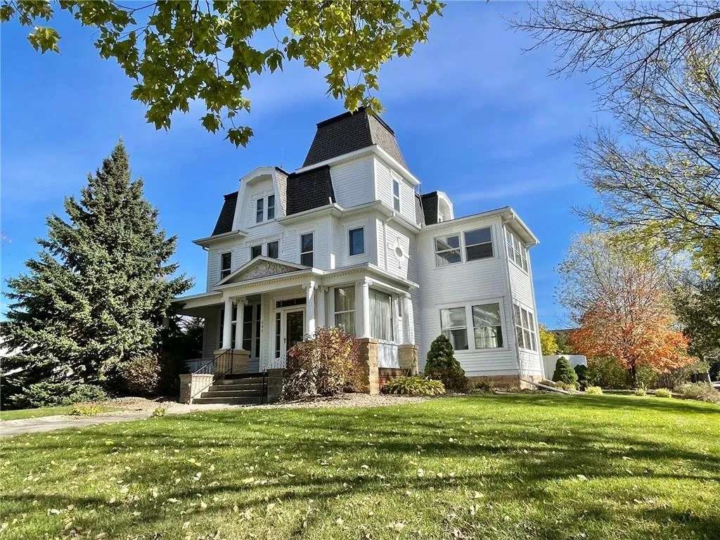 c. 1885 Second Empire in Springfield, MN - Old House Dreams