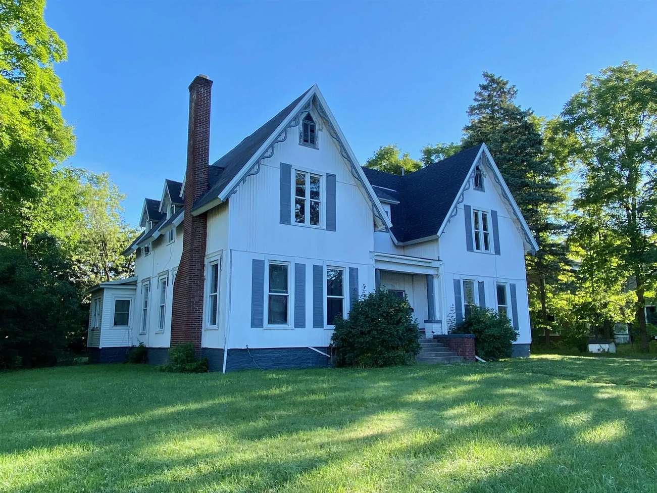 Gothic Revival in Potsdam, NY (A.J. Downing) - Old House Dreams