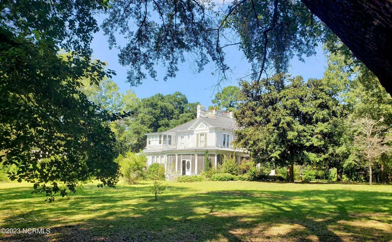 c. 1885/c. 1900 in Rockingham, NC - Old House Dreams
