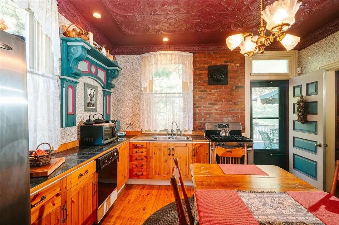 c. 1900 Queen Anne in Pittsburgh, PA - Old House Dreams