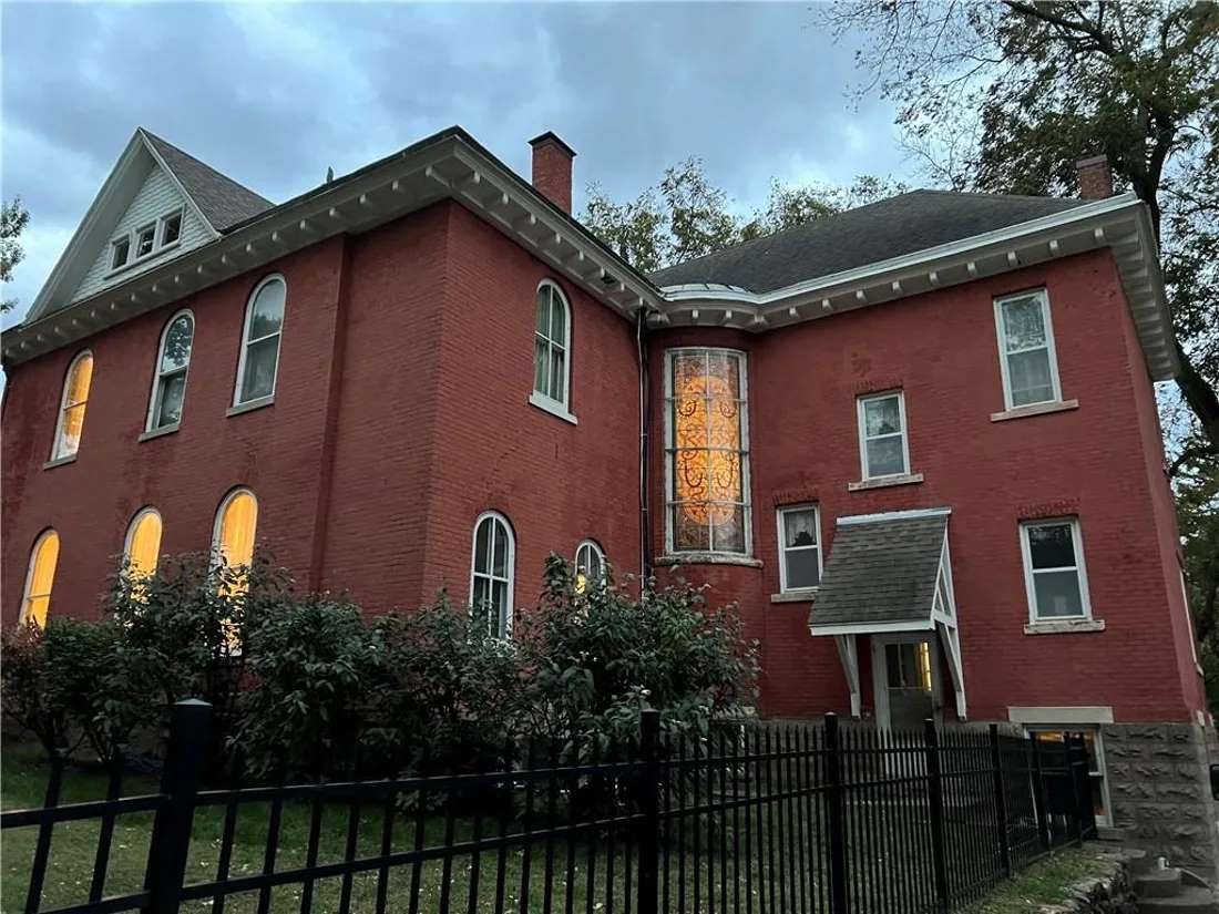 1872/c. 1890 in Atchison, KS - Old House Dreams