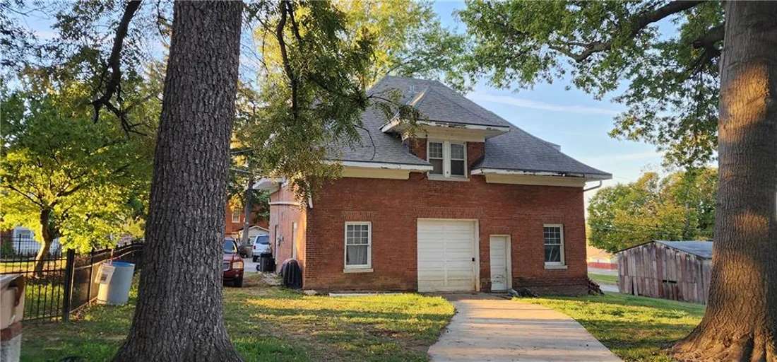 1872/c. 1890 in Atchison, KS - Old House Dreams